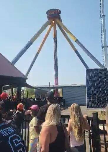 «De l’huile leur coulait dessus»: le Titan ferme à La Ronde pour des ...