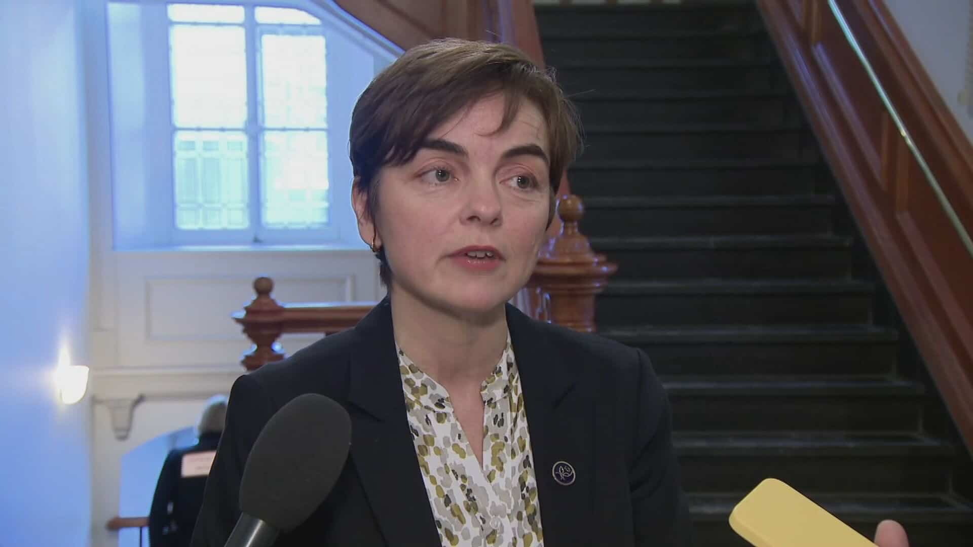 Le fédéral doit prioriser les dossiers d’immigrants francophones, selon ...