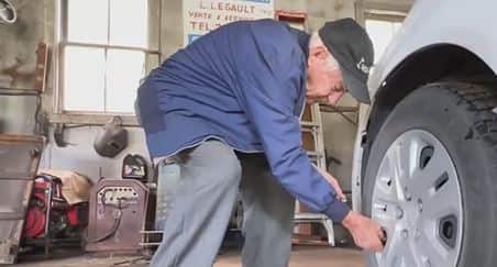 À 101 ans il exerce toujours son métier de mécanicien | TVA Nouvelles