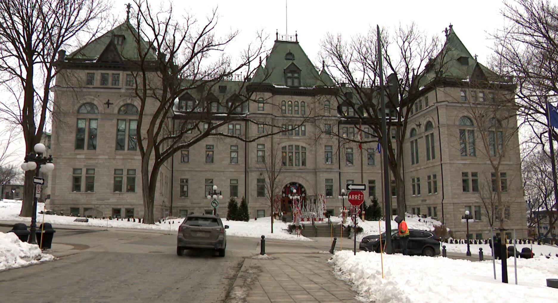 Découvrez qui gagne le plus d’argent à la Ville de Québec | JDQ