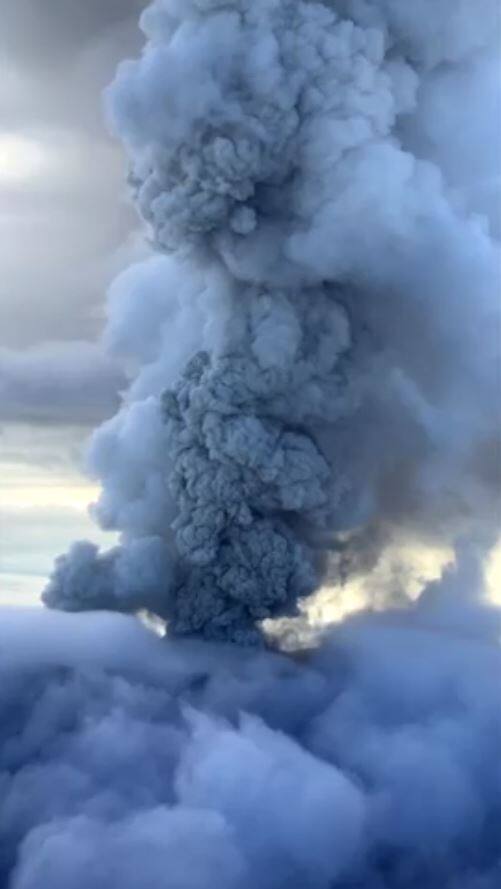 EN IMAGES | Un volcan en Russie entre en éruption pour la première fois ...