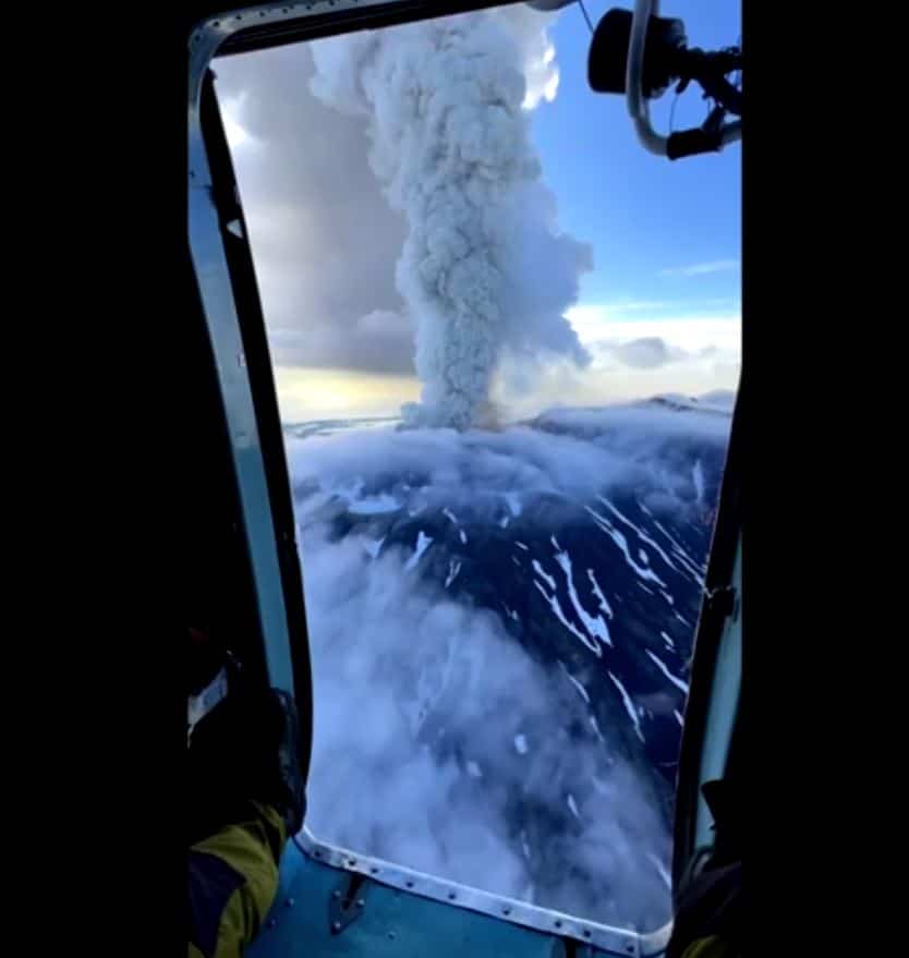 EN IMAGES | Un volcan en Russie entre en éruption pour la première fois ...