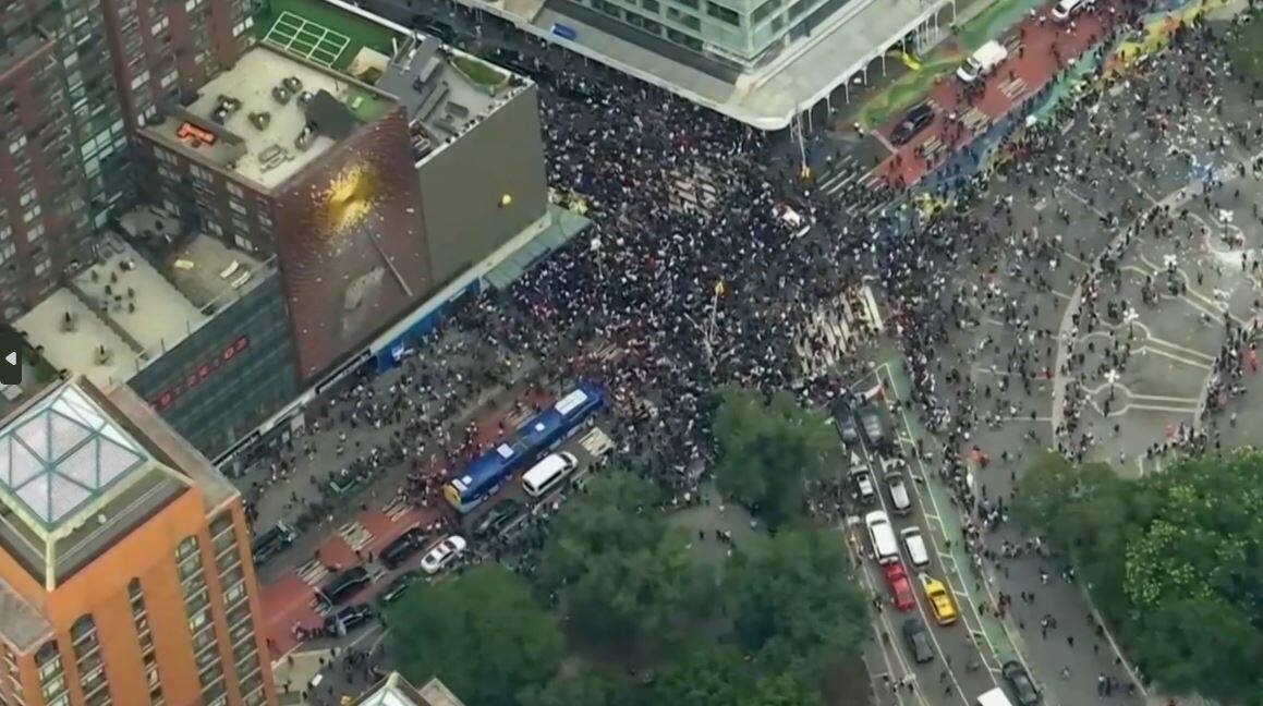 Chaos à Union Square : un «streamer» new-yorkais attire des milliers de ...