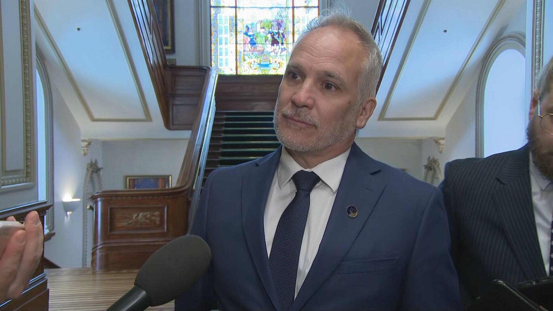 Pas question de démissionner tout de suite, dit Eric Lefebvre | TVA ...