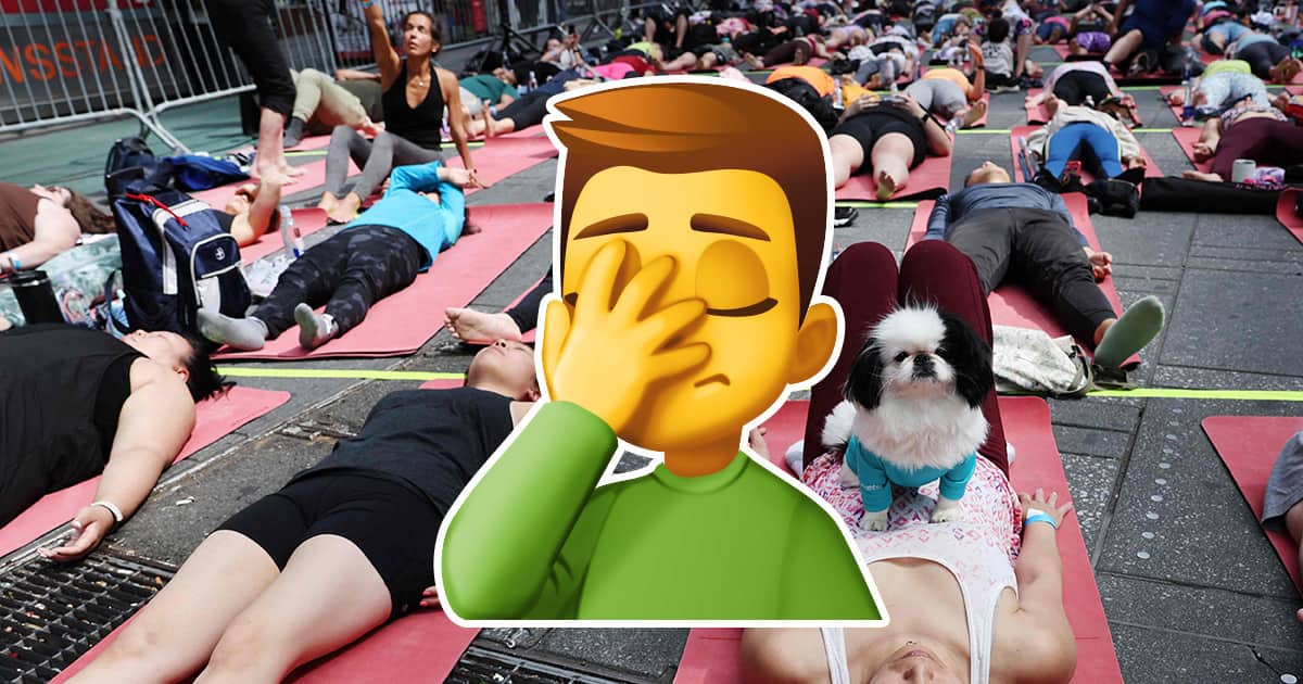 «Corps allongés»: la police fait irruption dans une salle de yoga pour ...