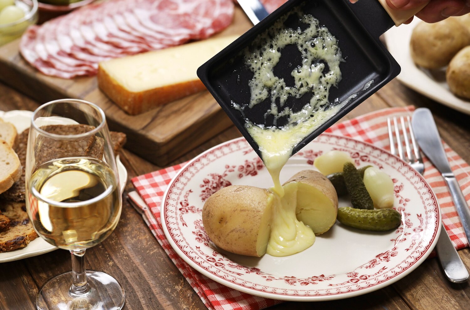 Comment faire une raclette parfaite: les 10 règles d'or à suivre ...