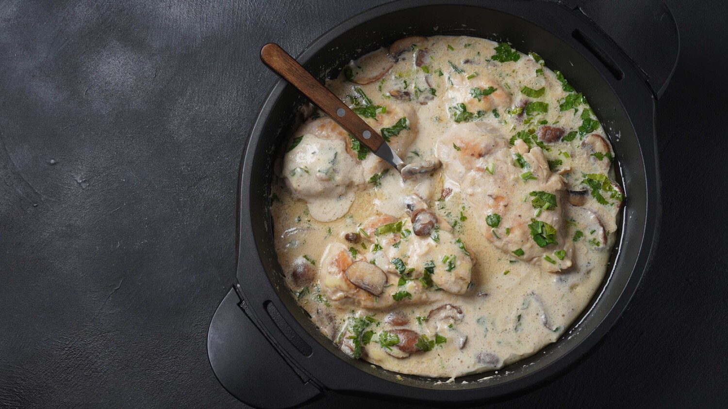 Recette de poitrines de poulet à la crème de champignons et vin blanc ...