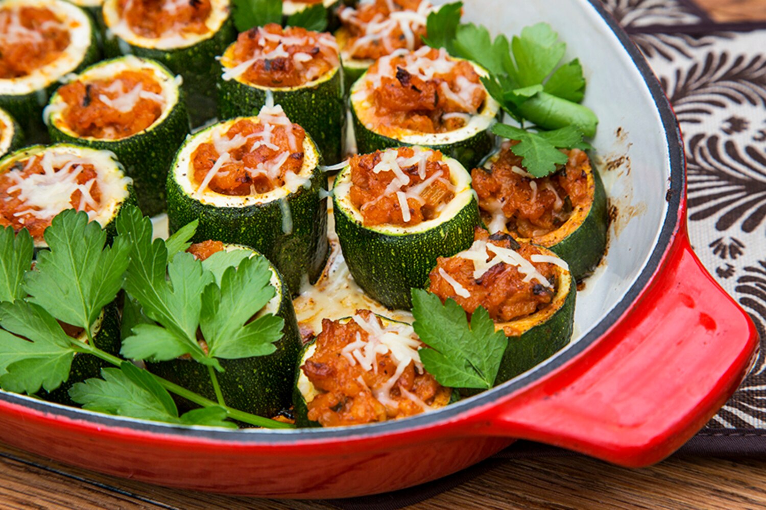 Zucchinis farcis de risotto au tomate | Recettes du Québec