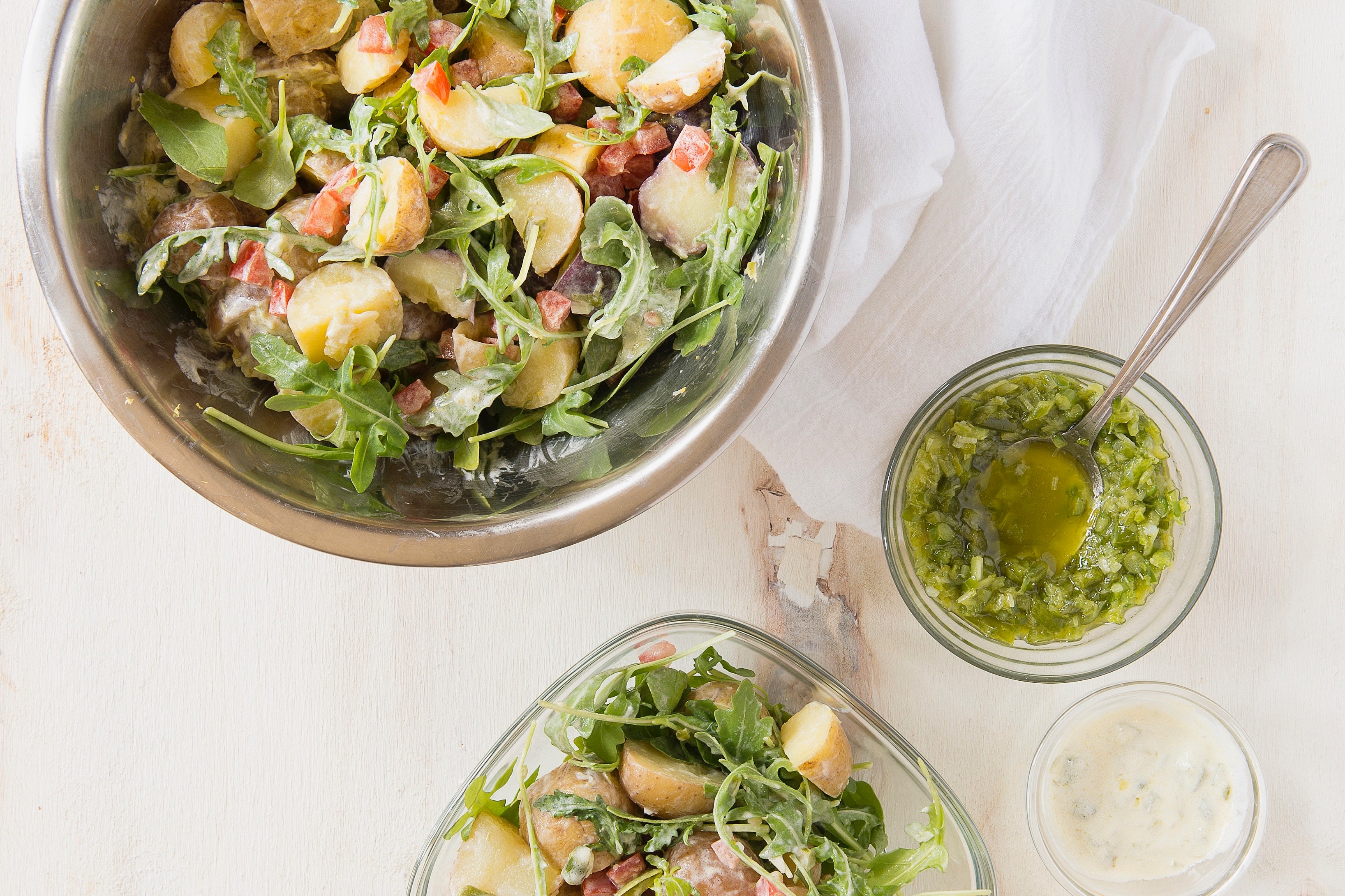 Salade de patates fleur d'ail et crème sure | Recettes du Québec