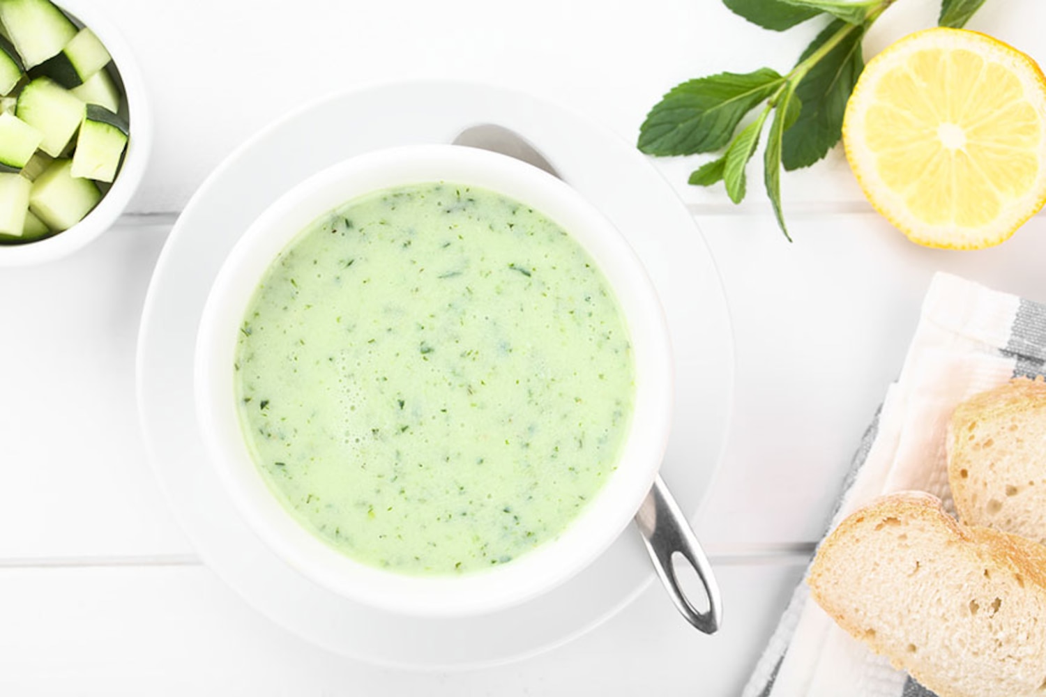 Recette de soupe froide aux concombres | Recettes du Québec