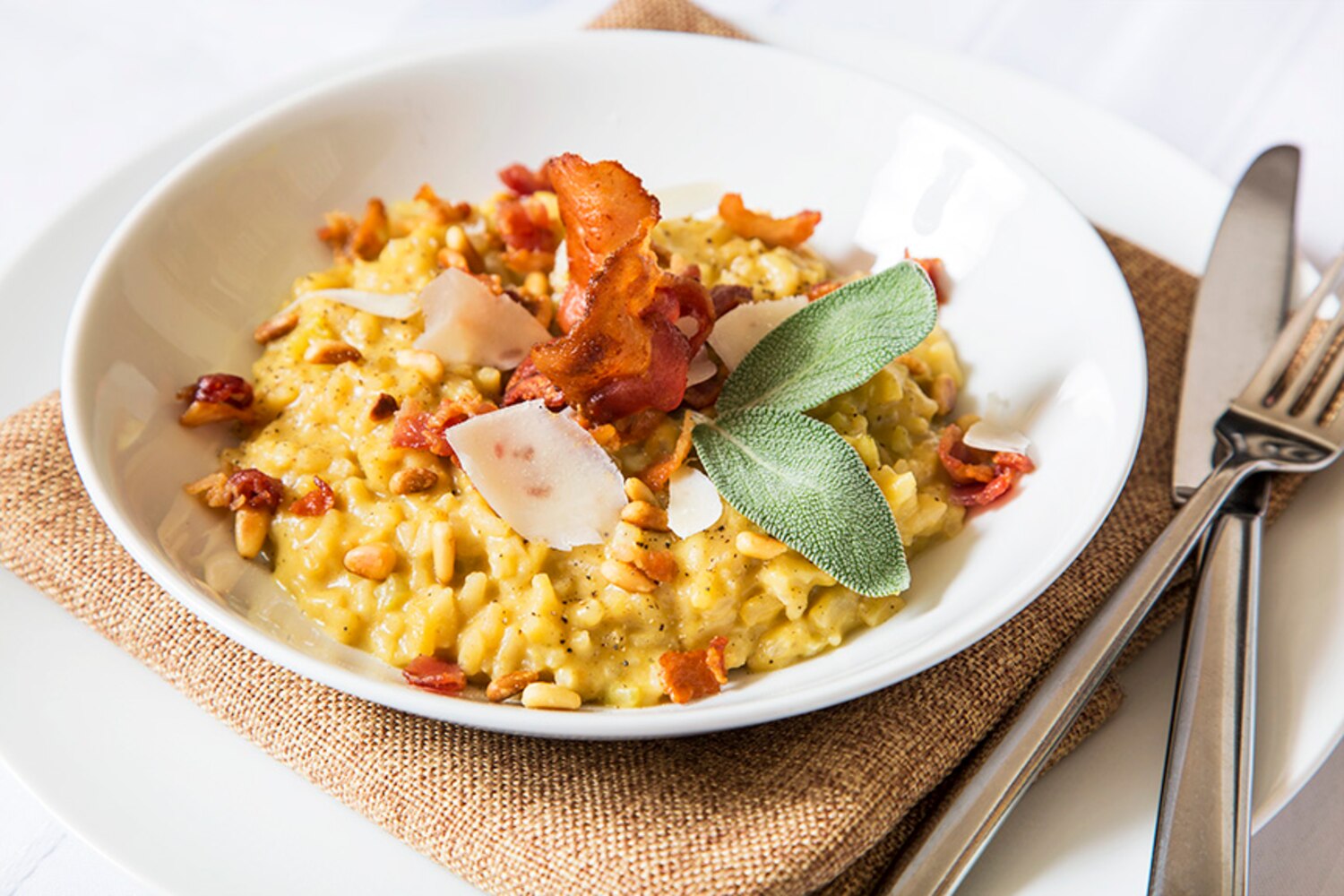Risotto courge poivrée, à l'ail rôti et bacon fumé | Recettes du Québec
