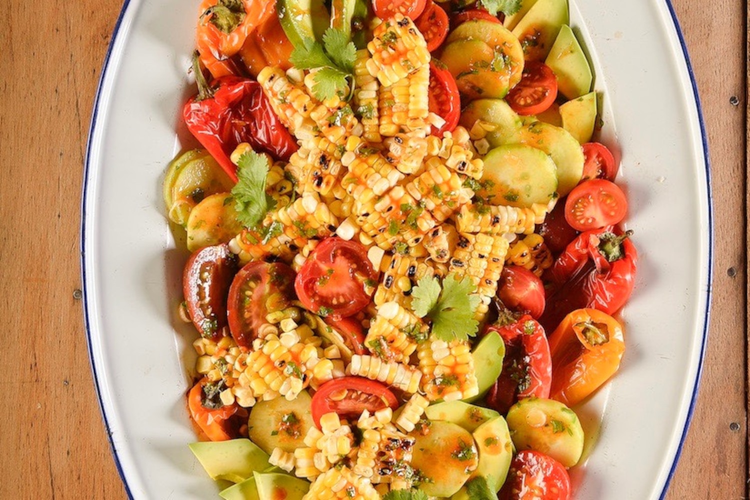 Salade de maïs, poivrons grillés et avocats | Recettes du Québec