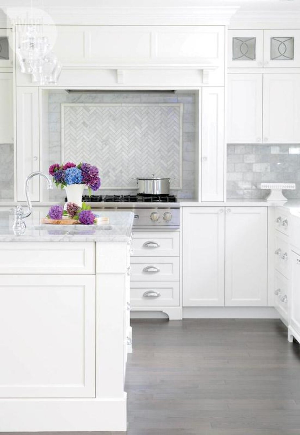 15 Traditional-Style Kitchens That Are Charming And Functional | Style ...