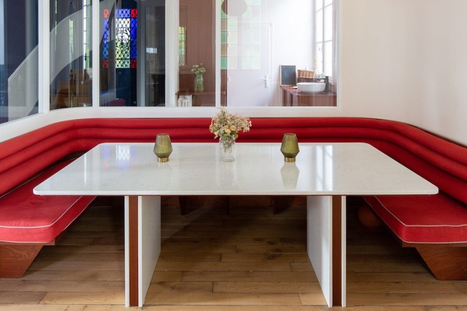 What is the unexpected red theory? Interior design's newest trend ...