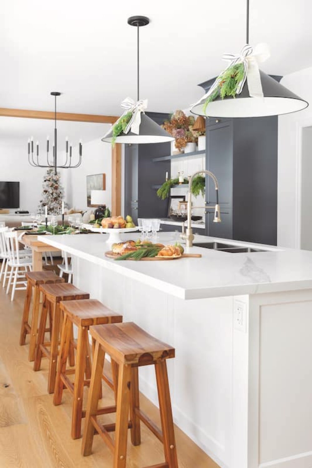 15 Traditional-Style Kitchens That Are Charming And Functional | Style ...