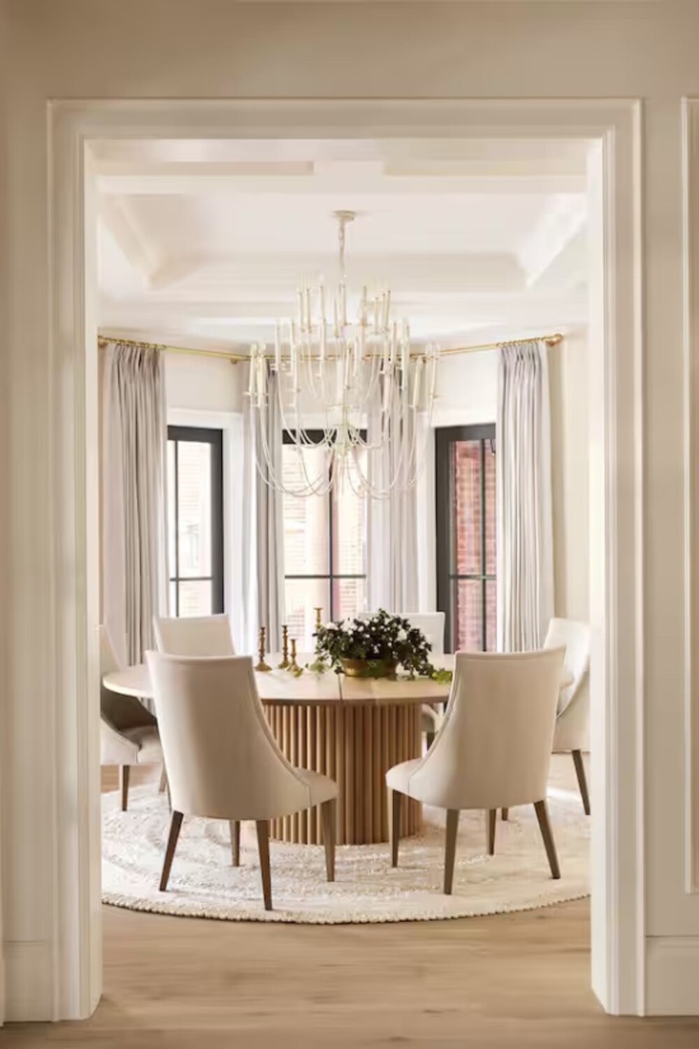 15 Dining Rooms With Statement Light Fixtures | Style at Home