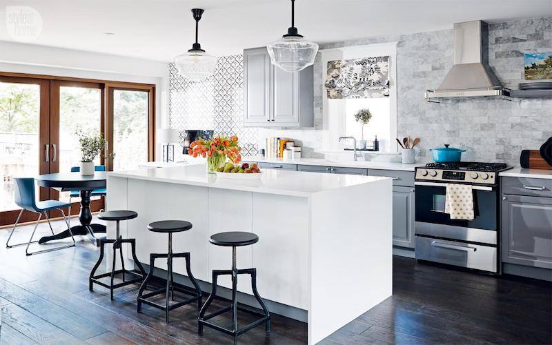 15 Traditional-Style Kitchens That Are Charming And Functional | Style ...