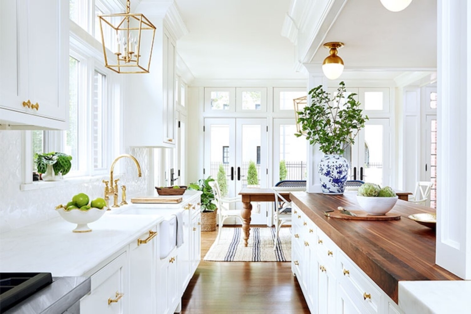 15 Traditional-Style Kitchens That Are Charming And Functional | Style ...