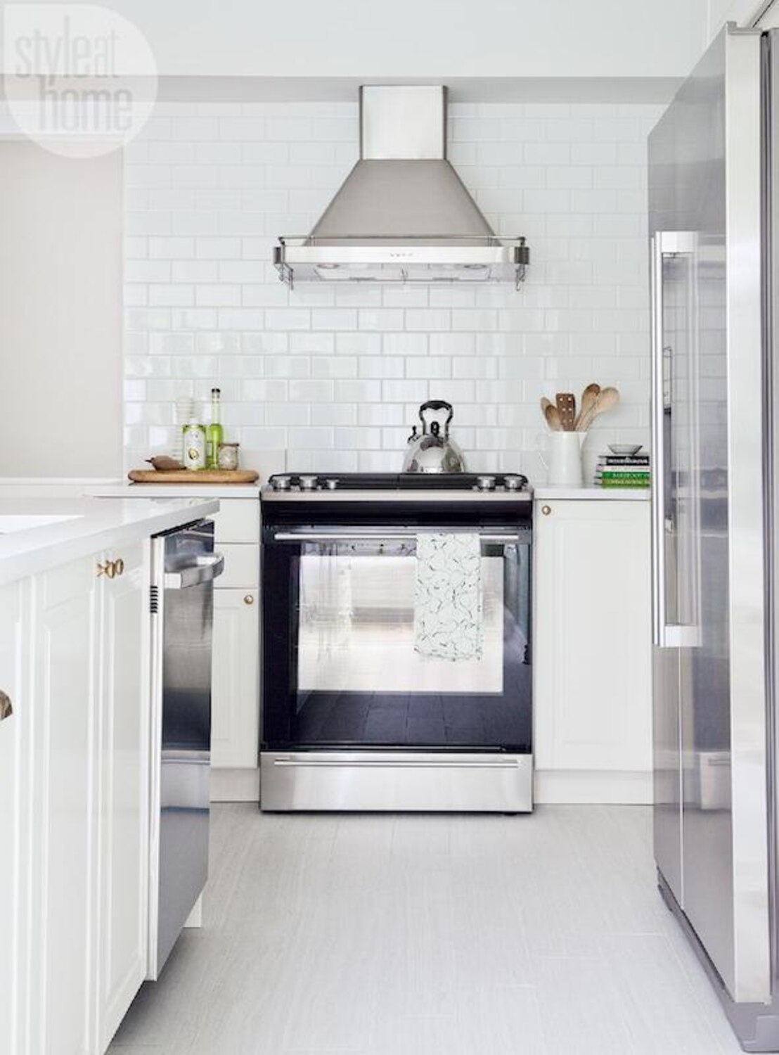 15 Traditional-Style Kitchens That Are Charming And Functional | Style ...