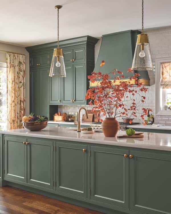 15 Traditional-Style Kitchens That Are Charming And Functional | Style ...