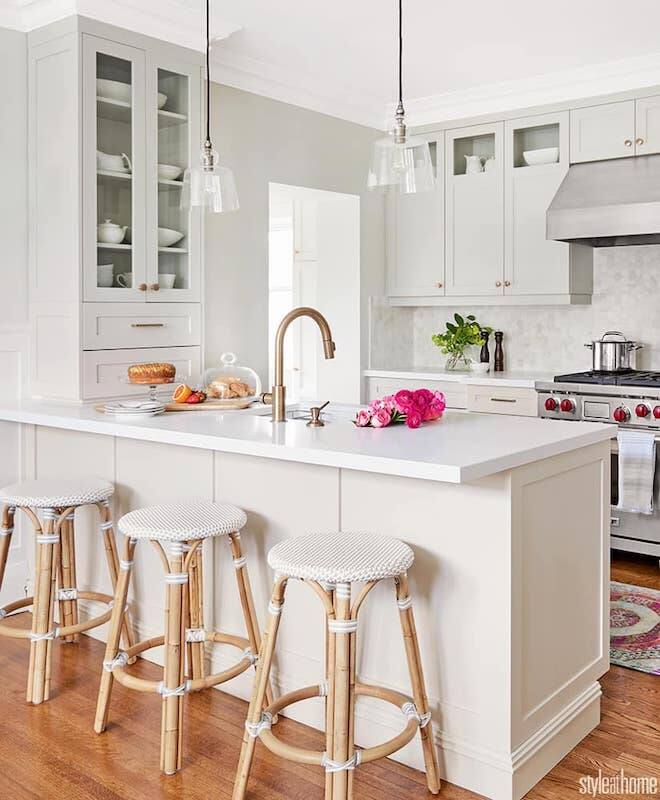 15 Traditional-Style Kitchens That Are Charming And Functional | Style ...