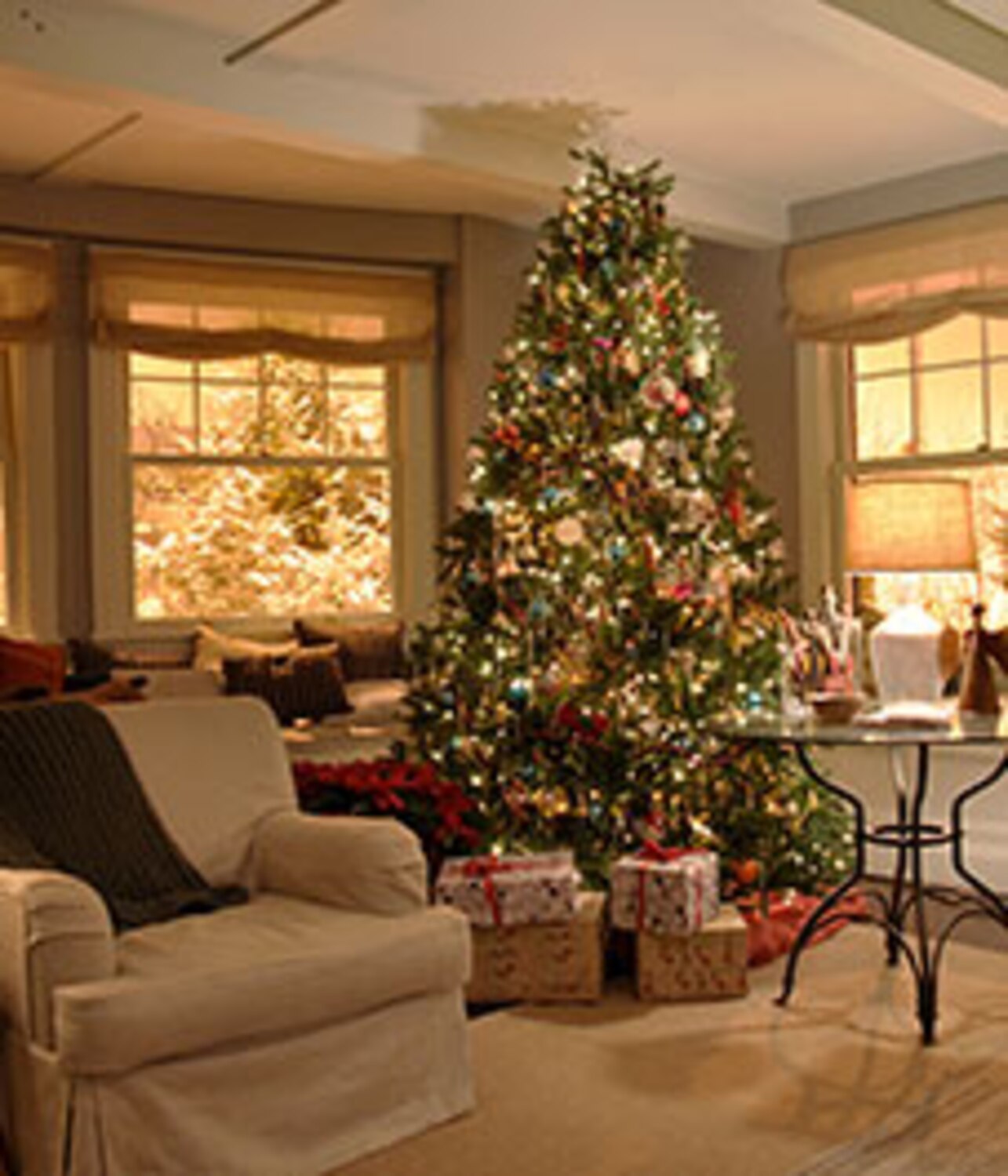 Behind-the-scenes: Peek inside Love The Coopers' homey holiday set ...