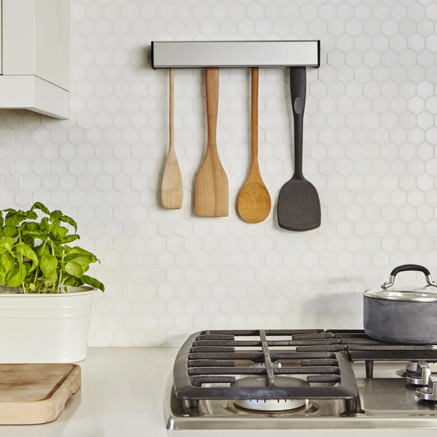 10 home essentials every renter needs for a tiny apartment | Style at Home