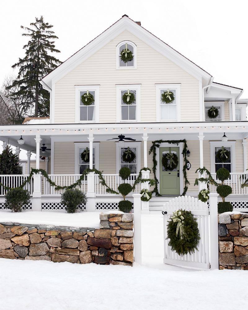 10 ways to decorate your home's exterior for the holidays | Style at Home