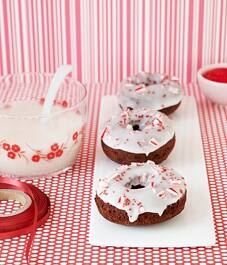 Recipe: Peppermint snowdrift cake doughnuts | Style at Home