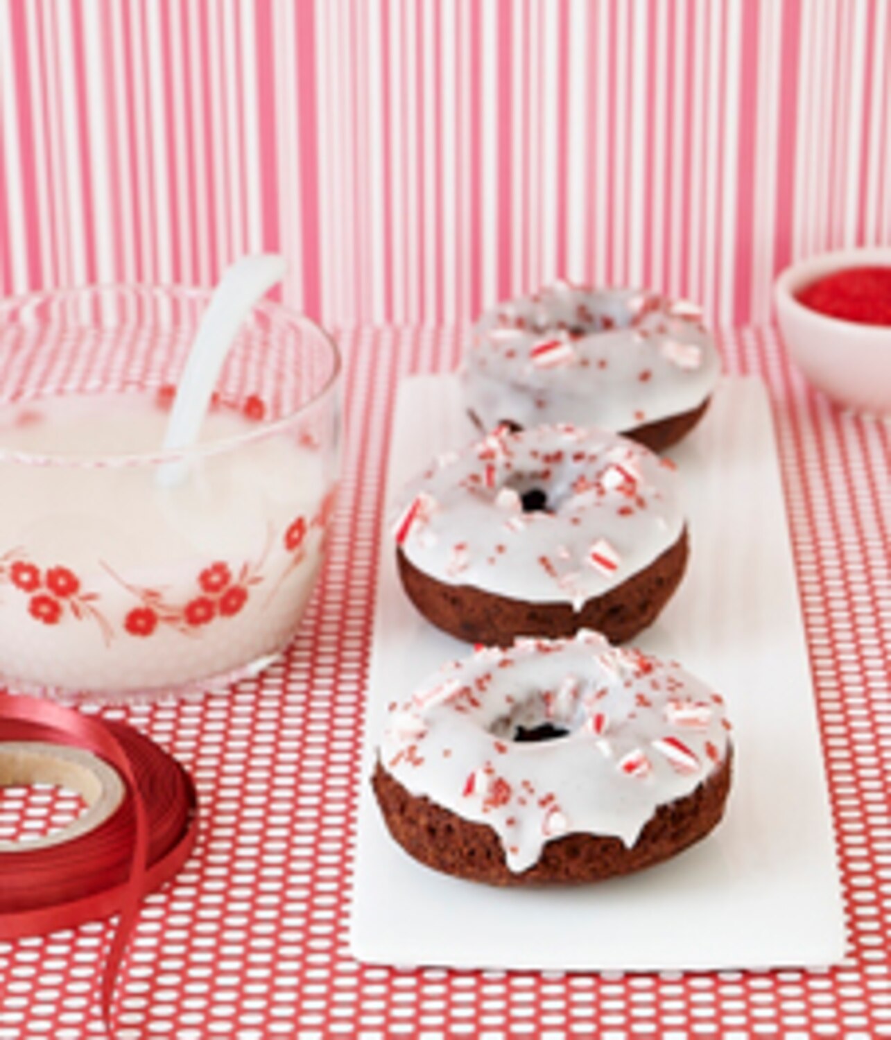Recipe: Peppermint snowdrift cake doughnuts | Style at Home