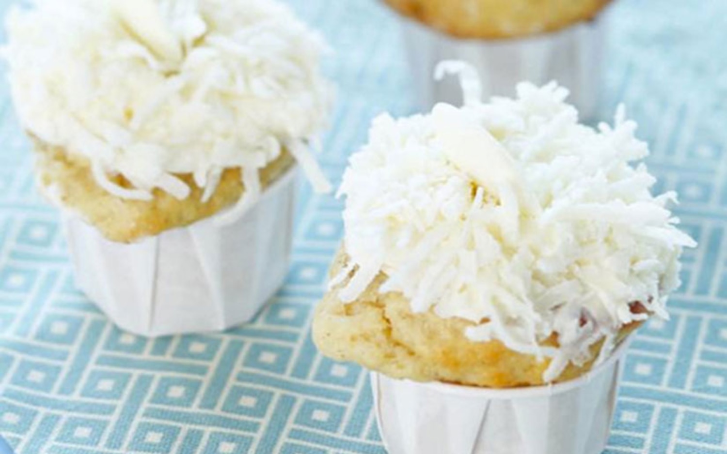 Recipe: Mini snowball cupcakes | Style at Home