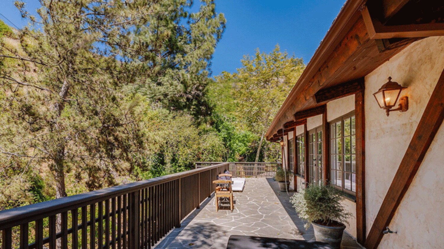 Cher parts with her L.A. mansion for $2,073 Million | Style at Home