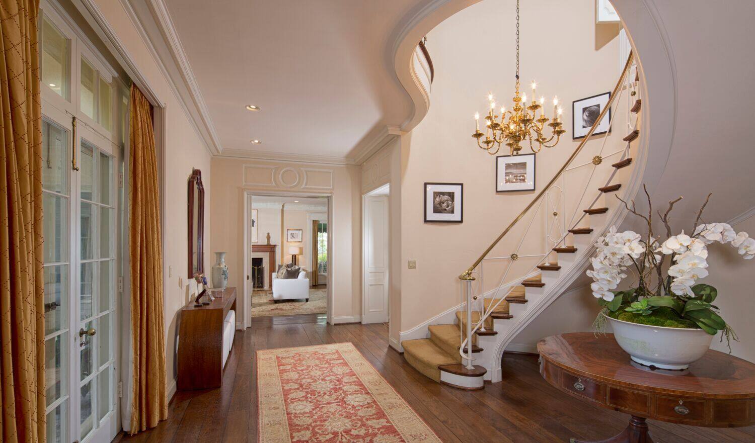 Celeb Home Tour: Taylor Swift’s Beverly Hills home | Style at Home