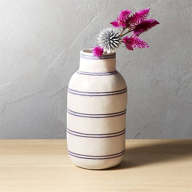 6 pretty vases for showing off your favourite blooms | Style at Home