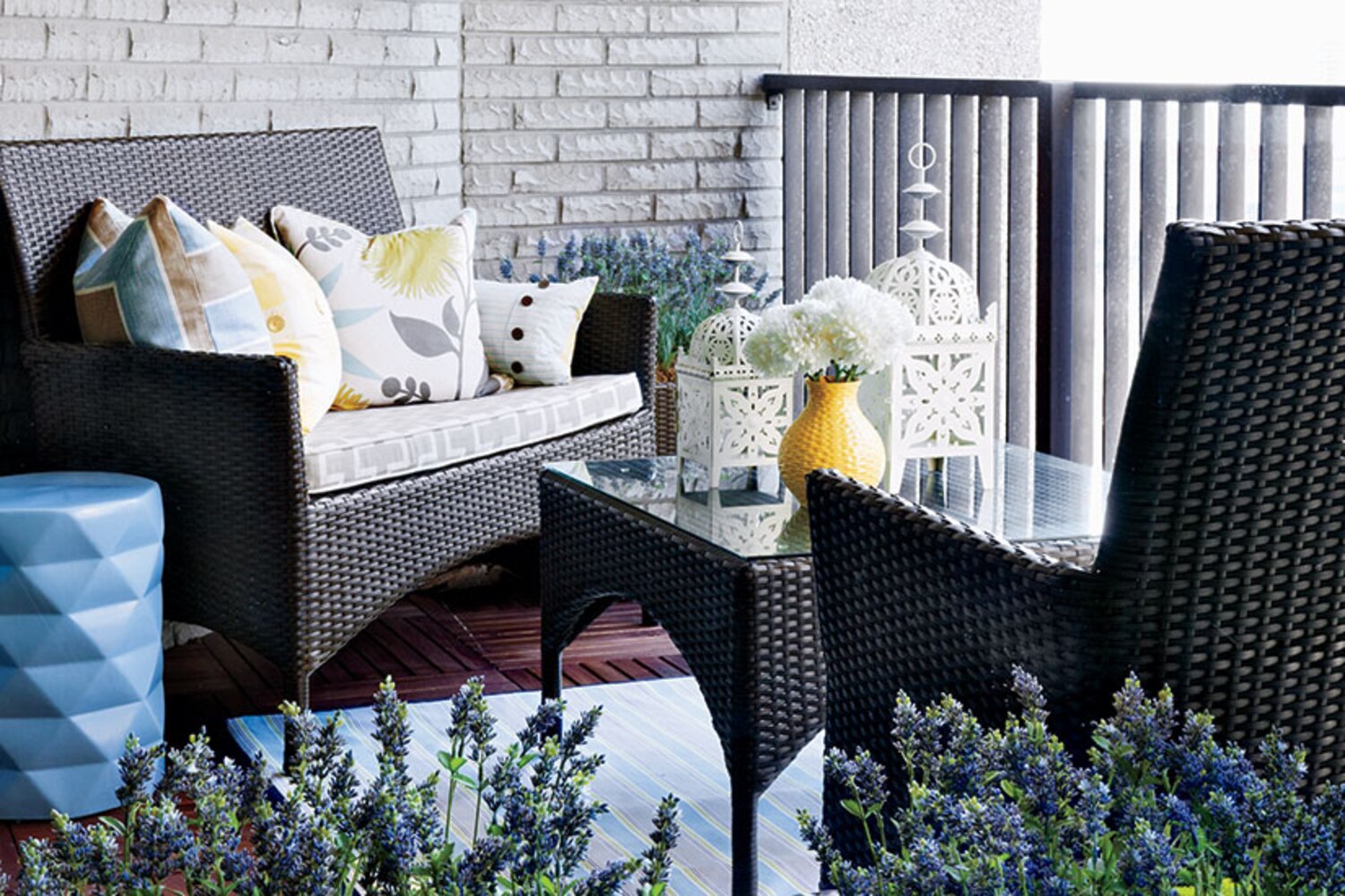 Outdoor decor: Polished casual balcony | Style at Home