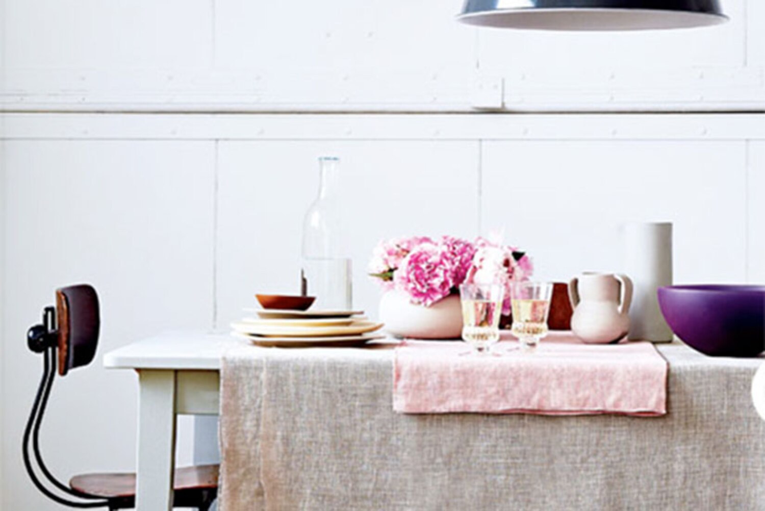 Soft and pretty table setting | Style at Home