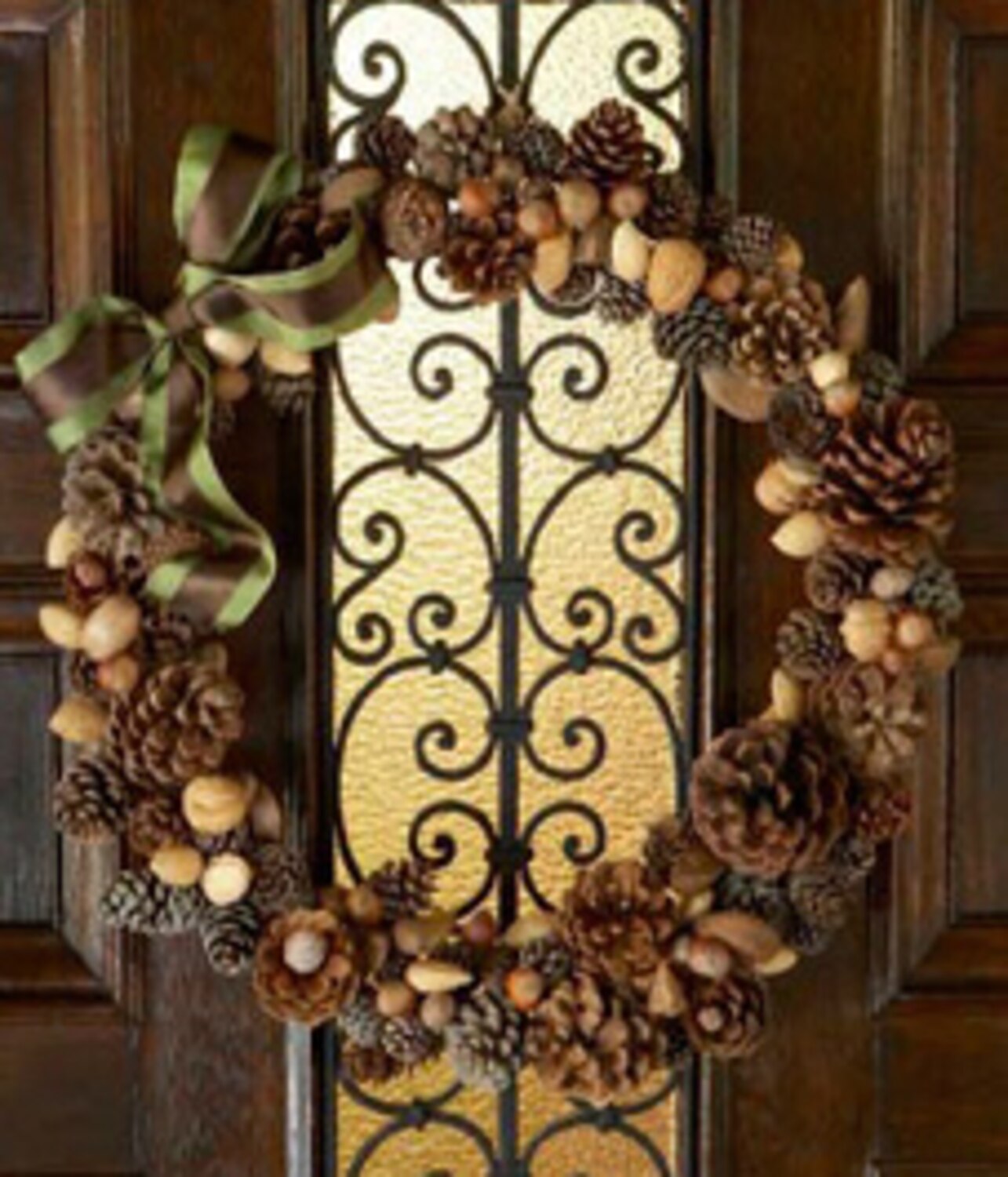 Holiday project: Pinecone and nut wreath | Style at Home