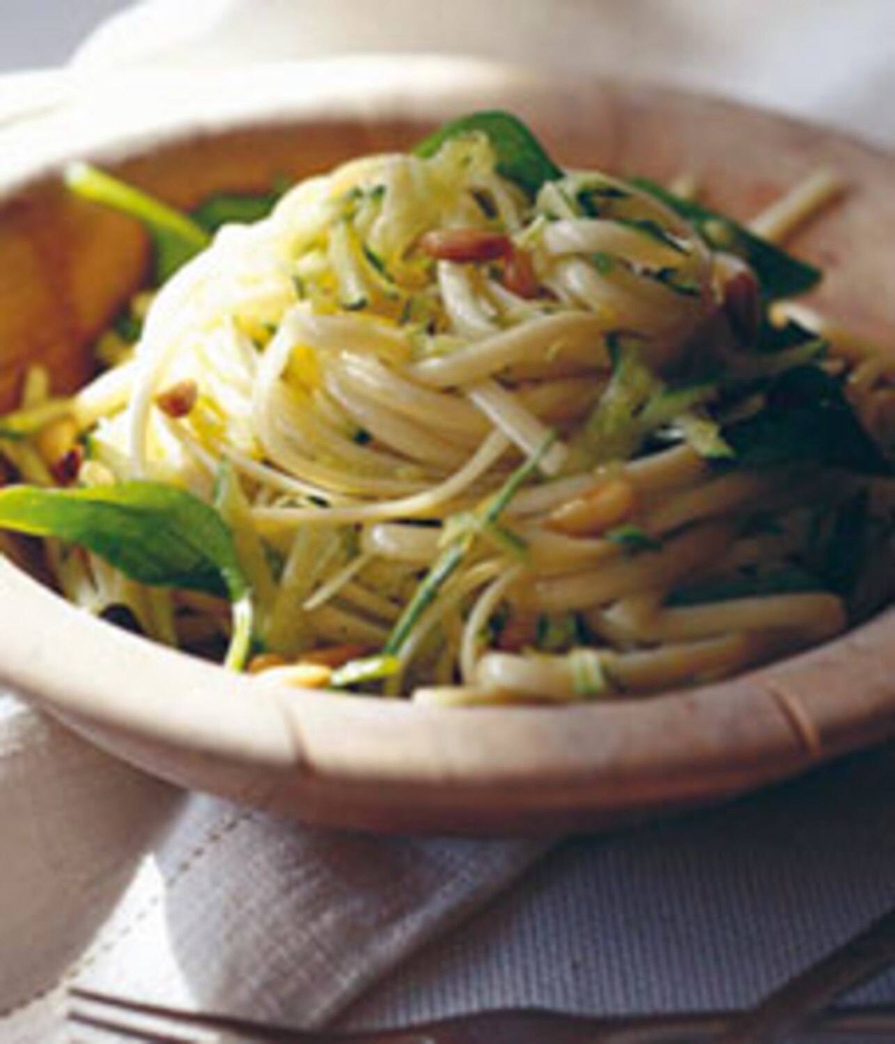 Recipe: Linguine with zucchini, spinach, lemon and pine nuts | Style at ...