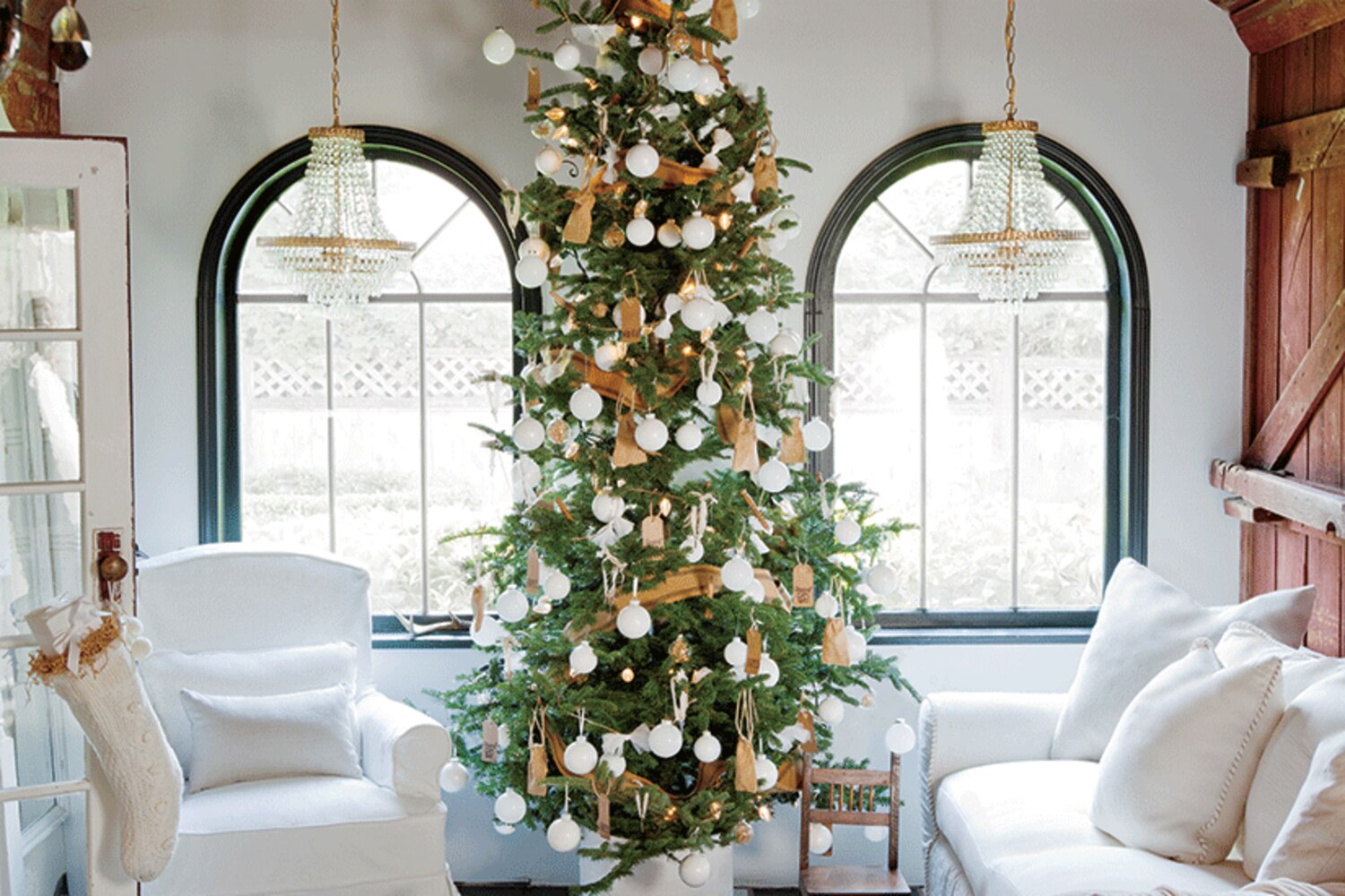 10 ways to achieve a laid-back, easy-to-do holiday party scheme | Style ...