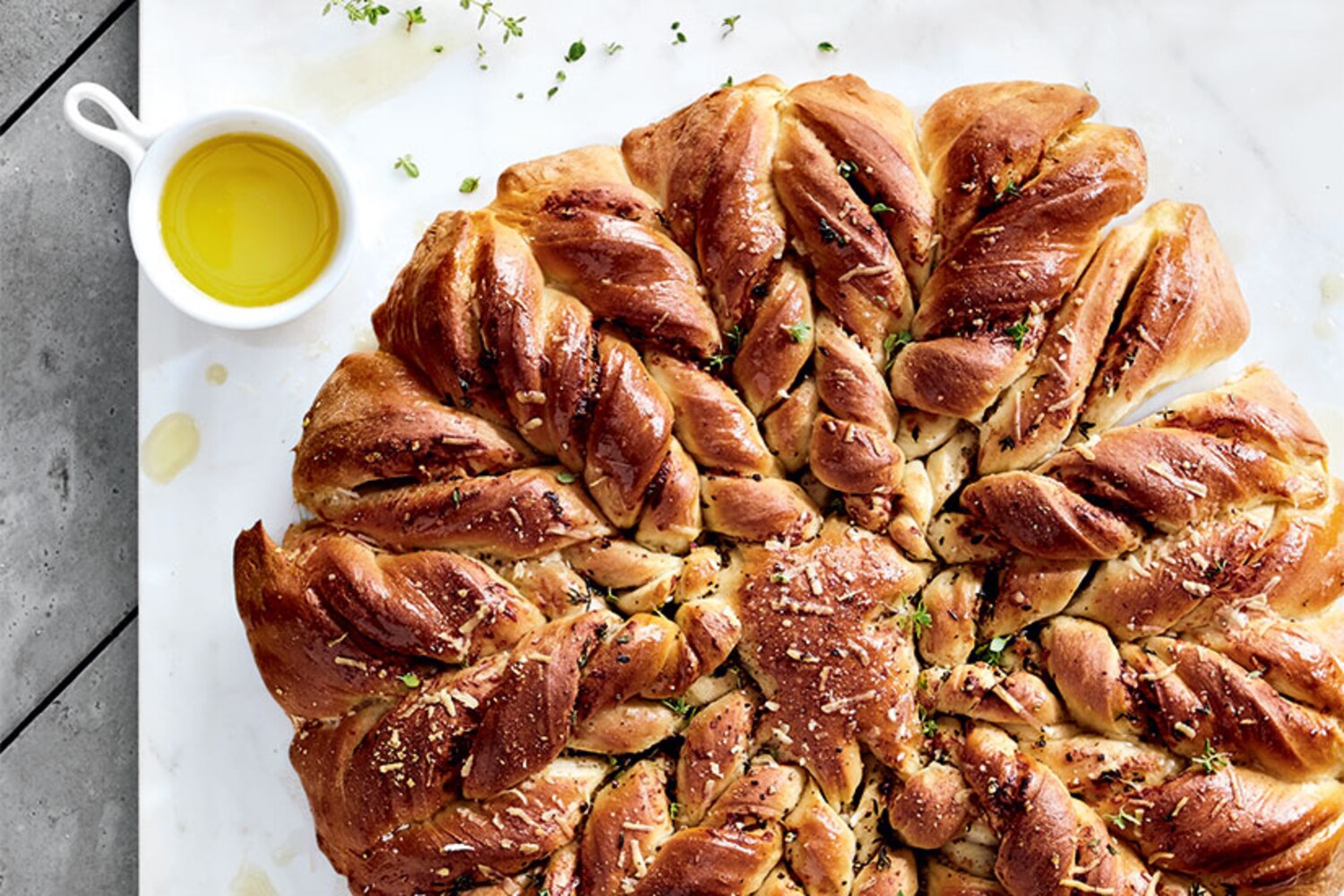 Recipe: Garlic & Parmesan snowflake bread | Style at Home
